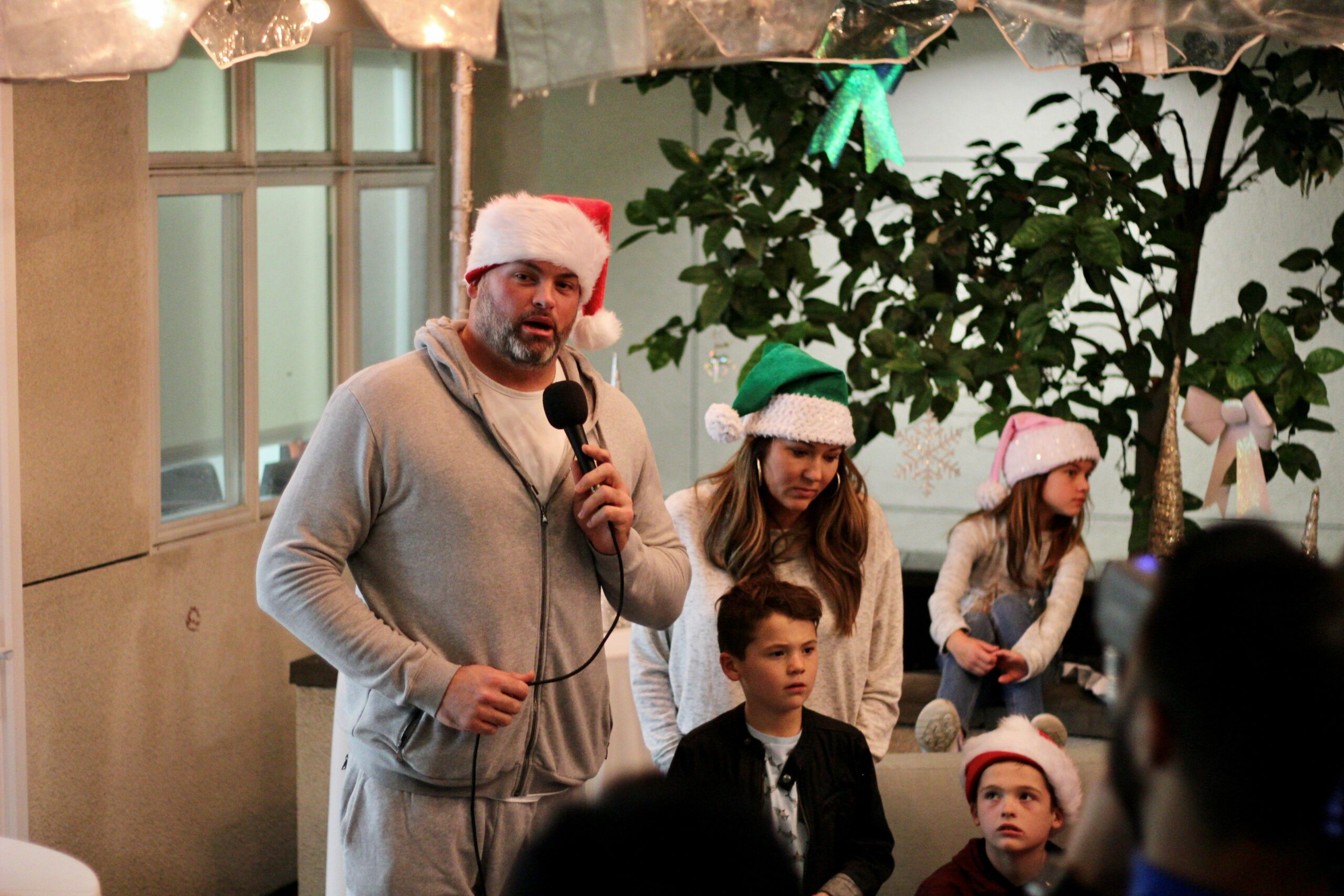 LA Rams Offensive Tackle Andrew Whitworth Gives Back This Holiday ...